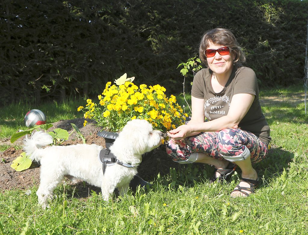 Tejuka - lehti | Puutarha ja yrtit ovat lähellä Johanna Salon sydäntä