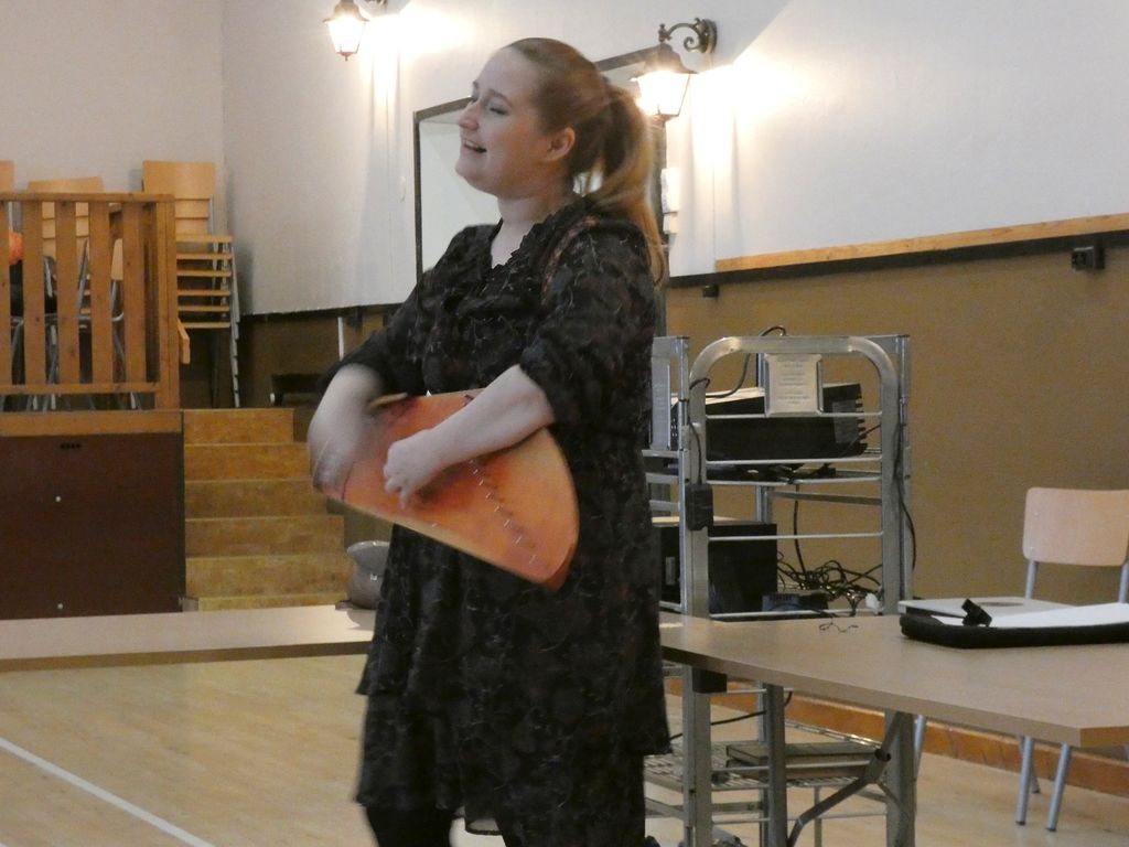 Tejuka - lehti | Maija Pokelan vetämä kanteleensoittokurssi kiinnosti